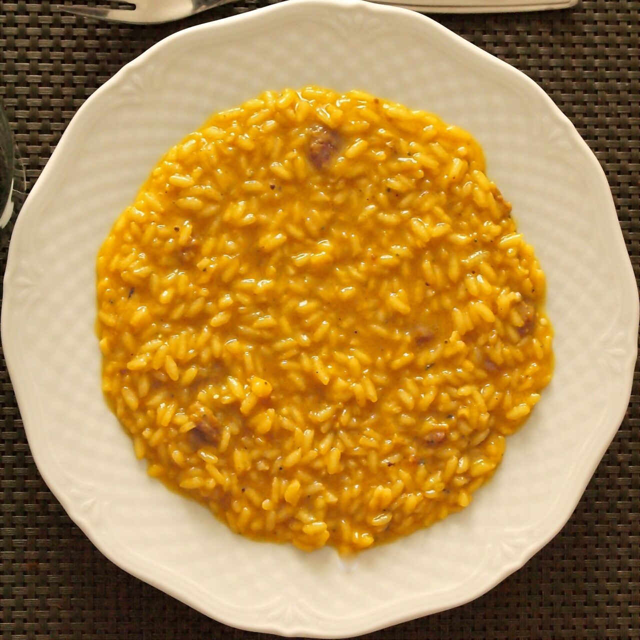 Risotto alla Milanese: storia, tradizione e ricetta originale - Milano ...